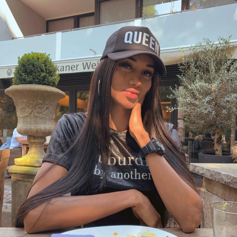 Laura Saenz Bio, Age, Career, Net Worth, and Boyfriend
